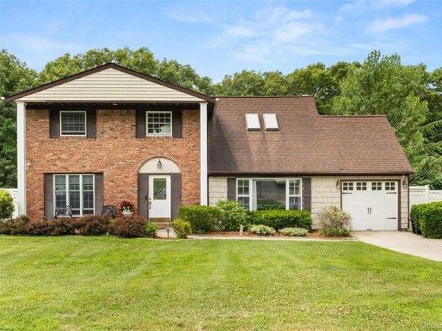 4 bedroom, Coram NY 11727 103625039