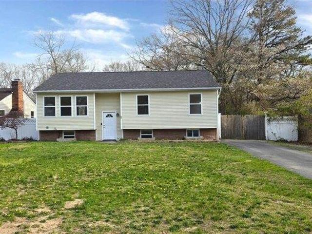 4 bedroom, Coram NY 11727 103626877