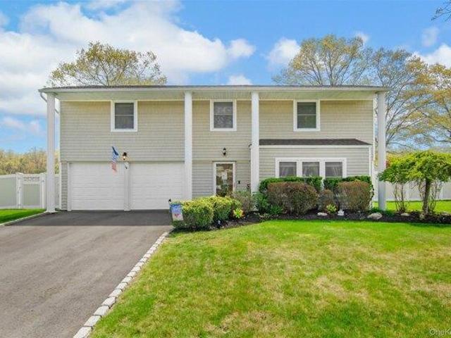 4 bedroom, Coram NY 11727 103623018