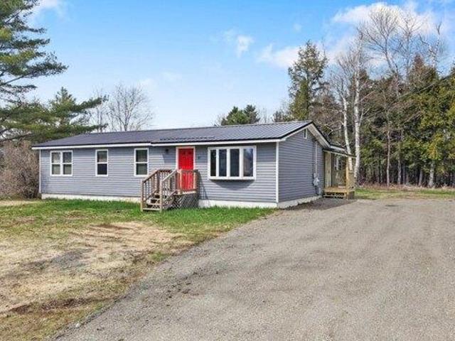 4 bedroom, Corinna ME 04928 102729578