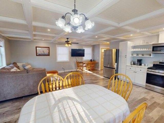 4 bedroom, Camden ME 04843 102030190