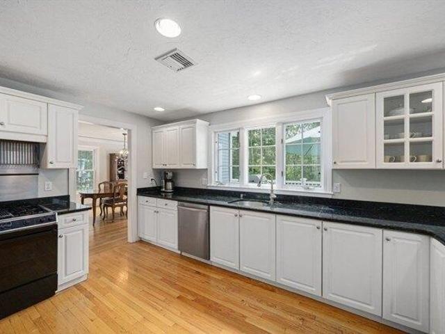 4 bedroom, Canton MA 02021 105106012