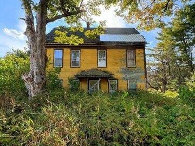 4 bedroom, Canton ME 04221 102410569