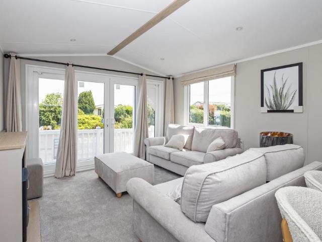4 bedroom caravan for sale