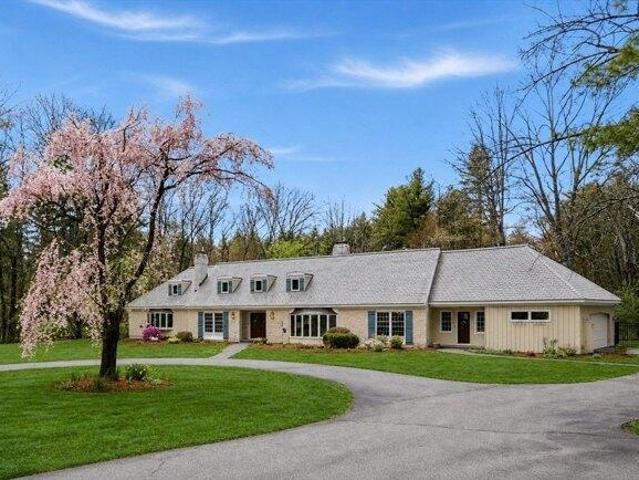 4 bedroom, Carlisle MA 01741 104477284