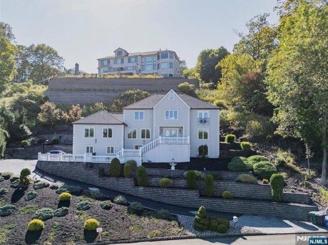 4 bedroom, Cedar Grove NJ 07009 102254725