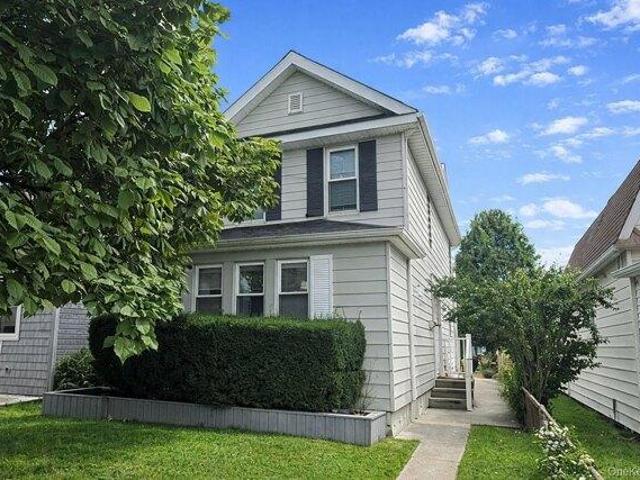 4 bedroom, Cedarhurst NY 11516 100245926