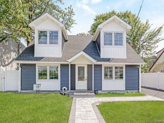 4 bedroom, Cedarhurst NY 11516 100267400