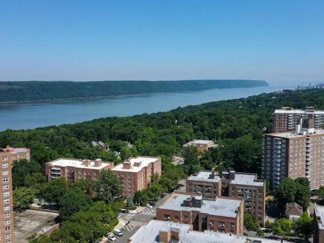 4 bedroom, Central Riverdale NY LS102244463