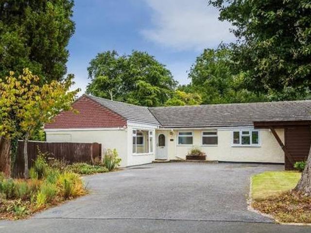 4 bedroom chalet for sale in Beacon HillDormanslandLingfieldRH7 6RQ RH7