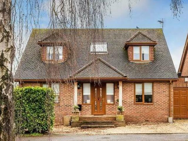 4 bedroom chalet for sale in Cannon Way Fetcham KT22