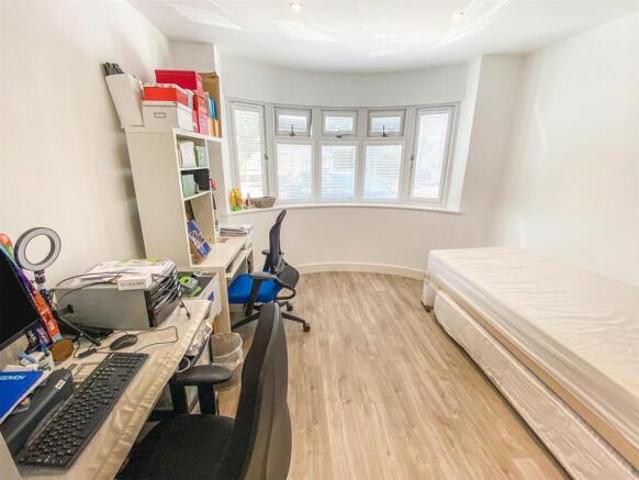 4 bedroom chalet for sale in Dulsie Road, Talbot Woods, Bournemouth, BH3