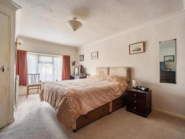 4 bedroom chalet for sale in Headley Road, Woodley, Berkshire, RG5 4JD, RG5