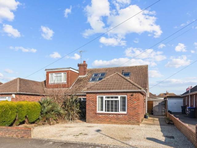 4 bedroom chalet for sale in Heathfield Close, Worthing, BN13