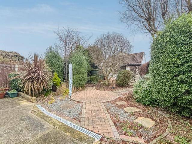 4 bedroom chalet for sale in Weybourne Gardens, Southend on Sea, SS2