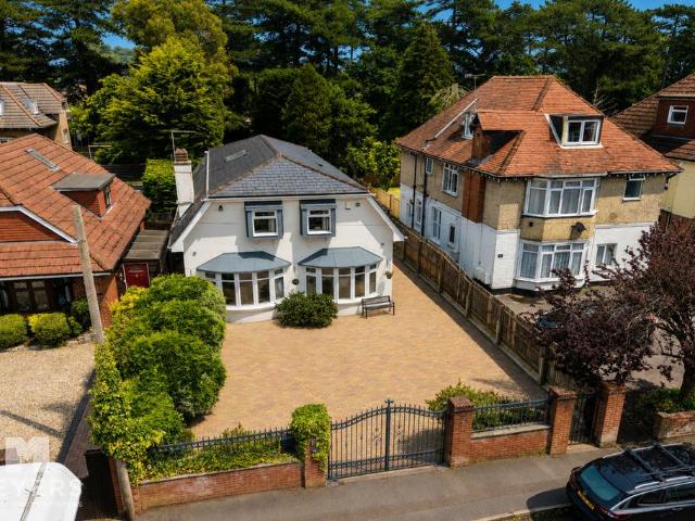 4 bedroom chalet for sale