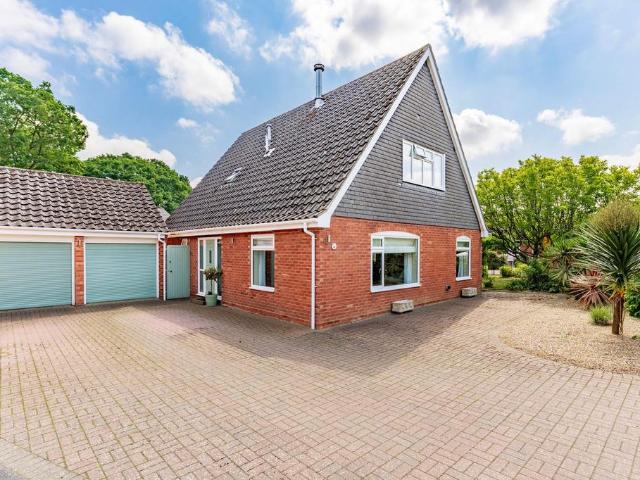 4 bedroom chalet for sale