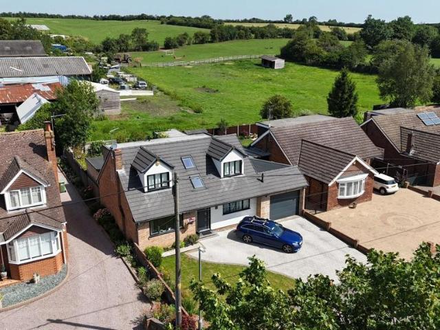 4 bedroom chalet for sale