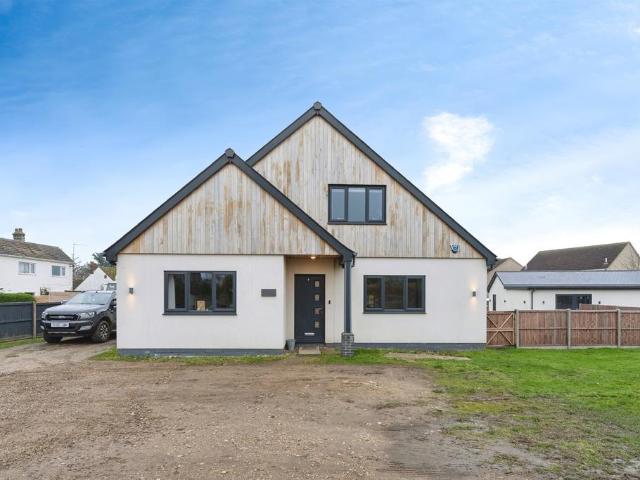 4 bedroom chalet for sale