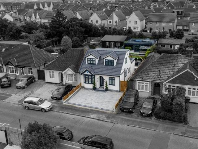 4 bedroom chalet for sale