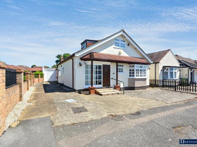 4 bedroom chalet for sale