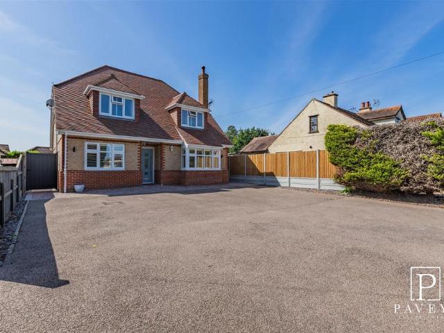 4 bedroom chalet for sale