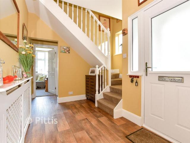 4 bedroom chalet for sale