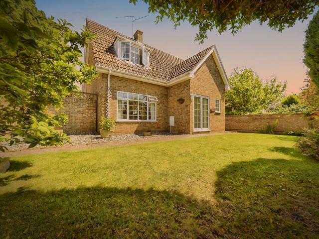 4 bedroom chalet for sale