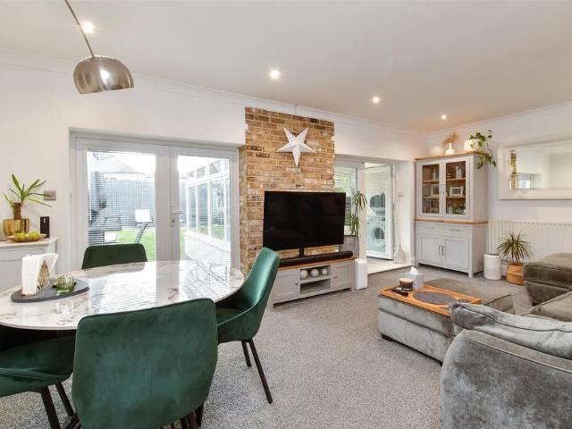 4 bedroom chalet for sale