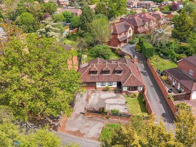 4 Bedroom Chalet House