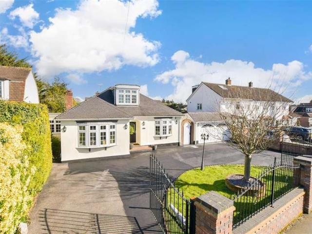 4 Bedroom Chalet House