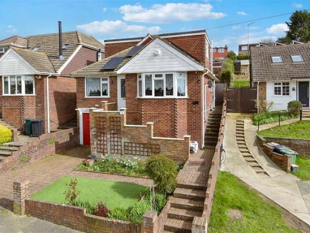 4 Bedroom Chalet House