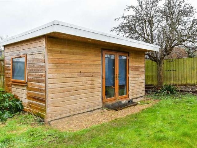 4 Bedroom Chalet House