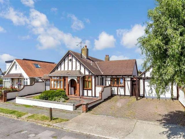 4 Bedroom Chalet House