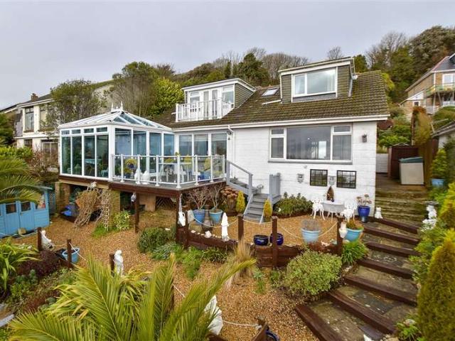4 Bedroom Chalet House