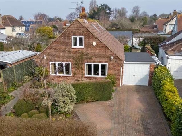 4 Bedroom Chalet House