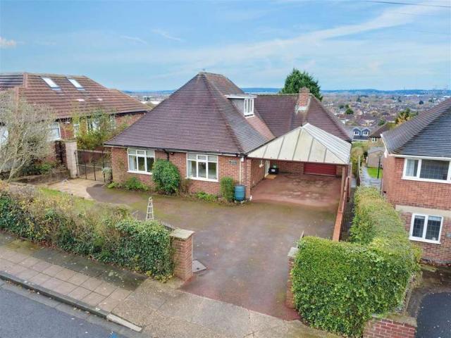 4 Bedroom Chalet House