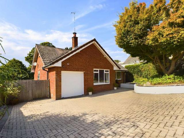 4 Bedroom Chalet House