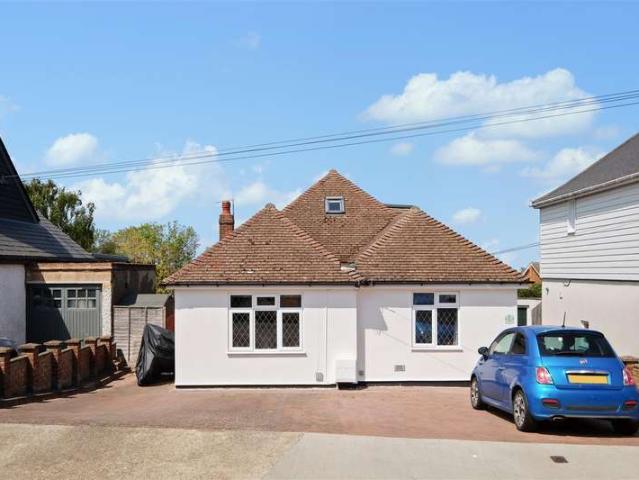 4 Bedroom Chalet House