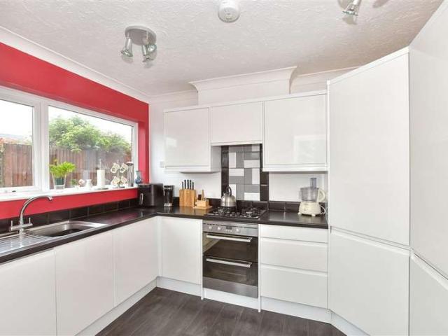 4 Bedroom Chalet House