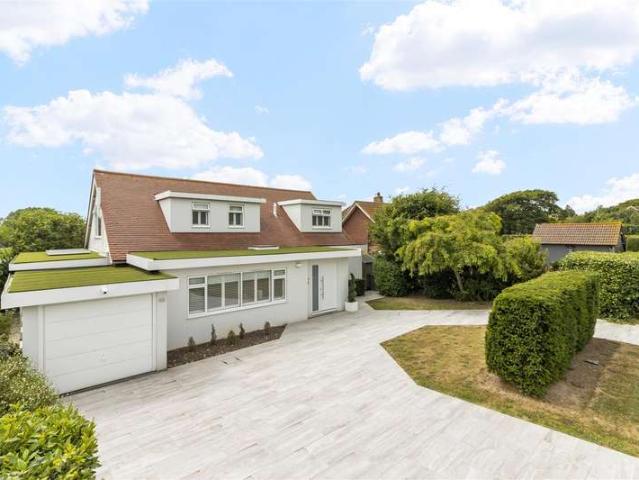 4 Bedroom Chalet House