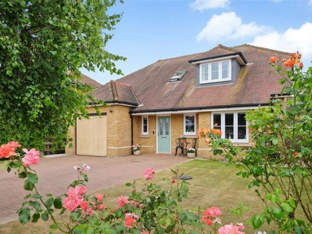 4 Bedroom Chalet House
