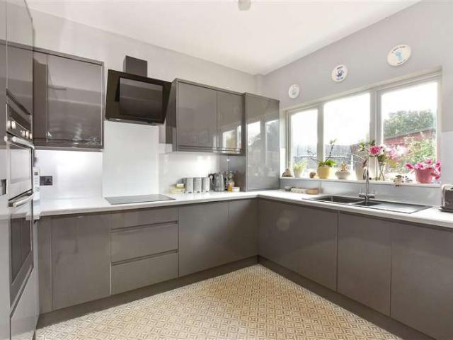 4 Bedroom Chalet House