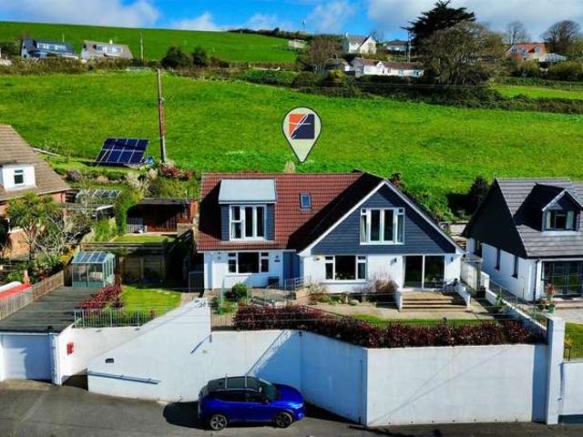 4 Bedroom Chalet House