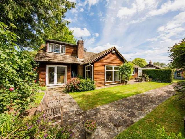 4 Bedroom Chalet House