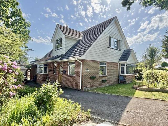 4 Bedroom Chalet House