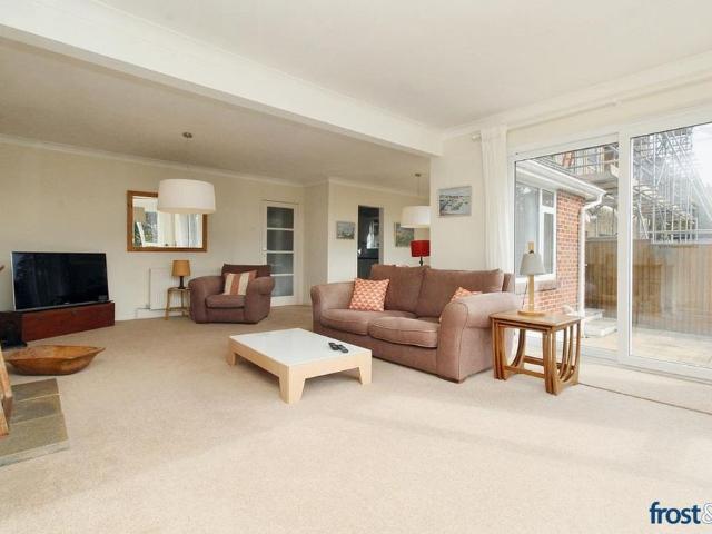 4 bedroom chalet to rent
