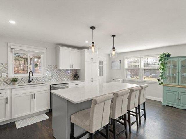 4 bedroom, Chelmsford MA 01824 103220013