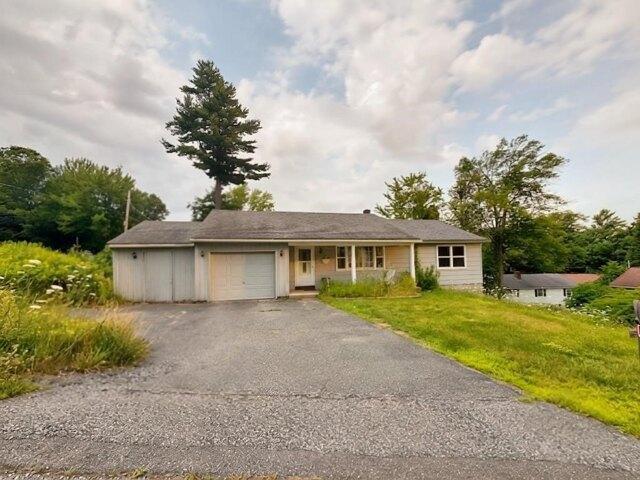4 bedroom, Claremont NH 03743 104869926