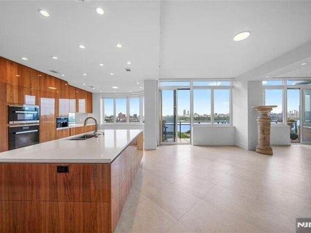 4 bedroom, Cliffside Park NJ 07010 103438372